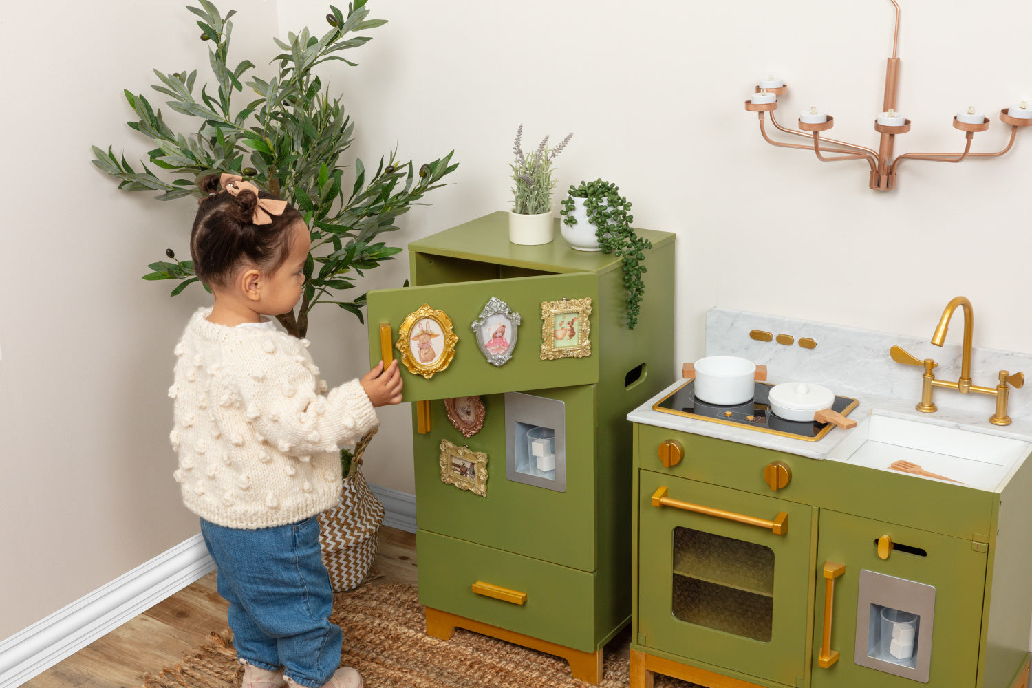 Personalized Kids’ Play Kitchen Set with Spray Paint – COLORSHOT